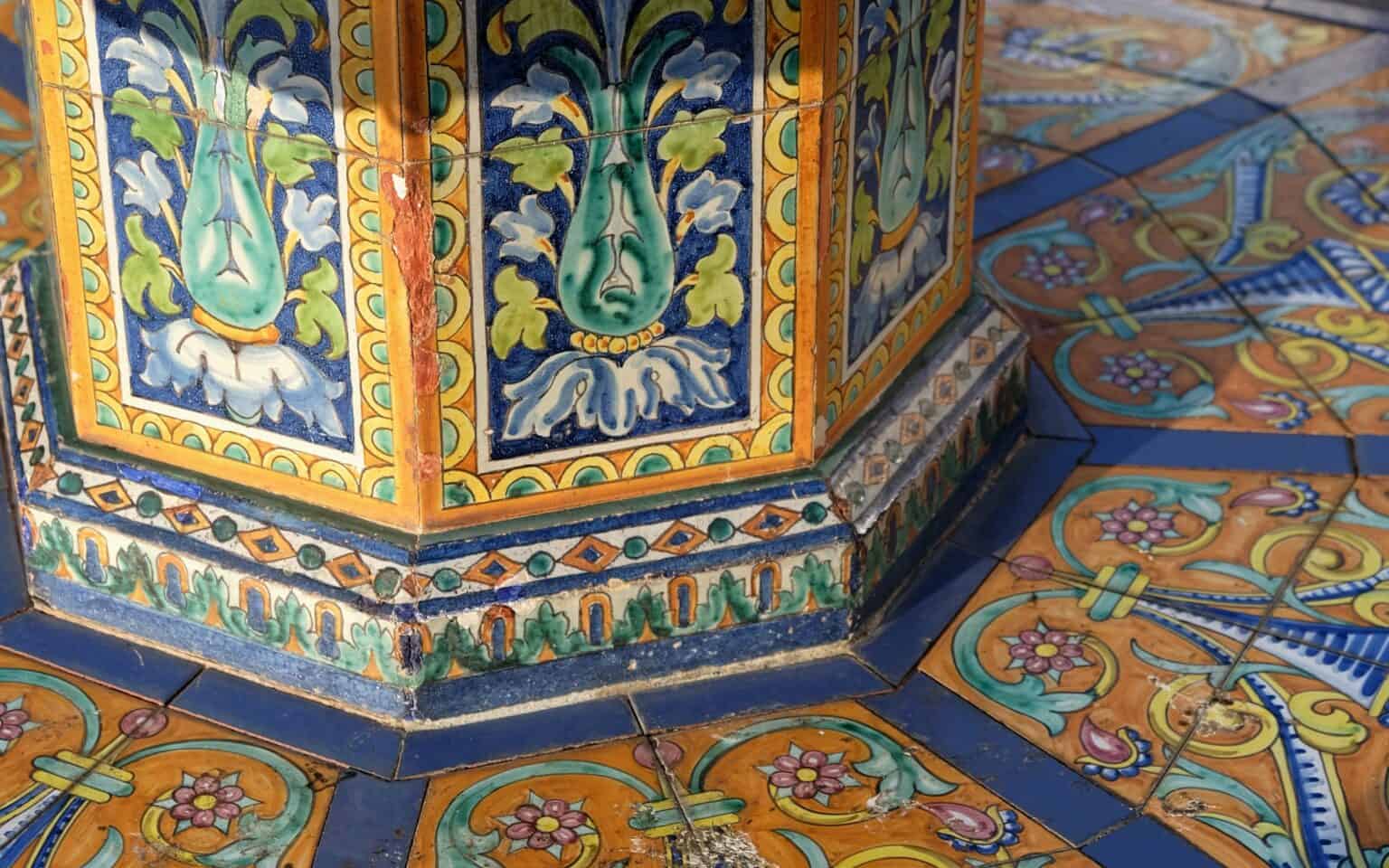 Seville Tiles - A History of Azulejos Sevilla - Visit-Seville.com